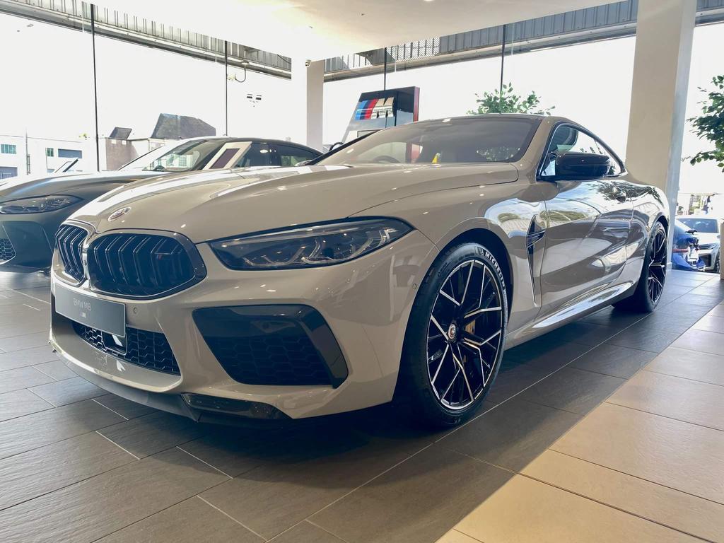 BMW M8 09/2023