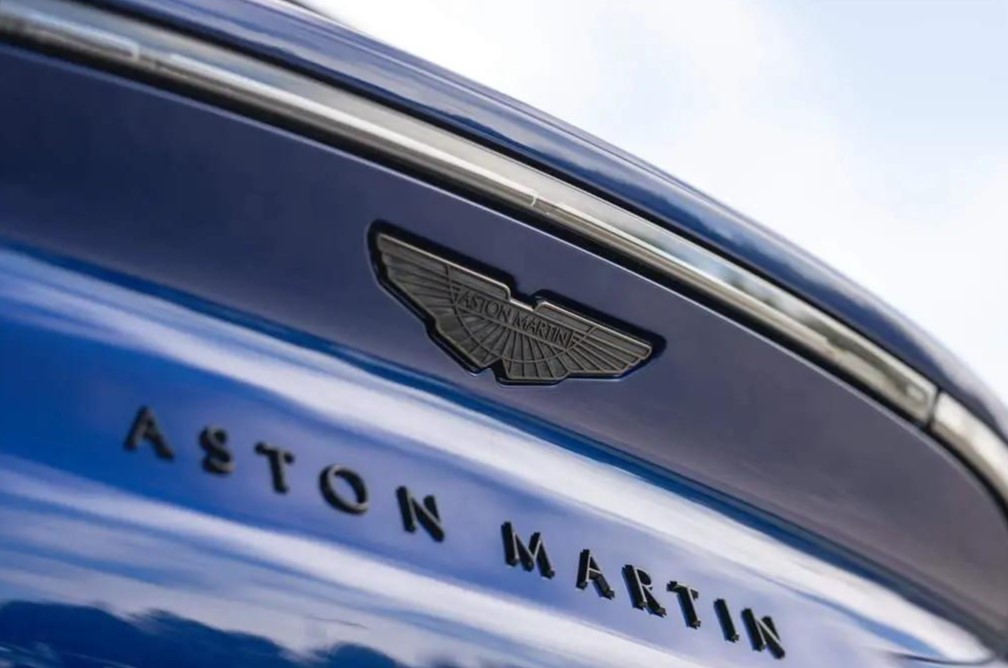 Aston Martin DBX 550 06/2023