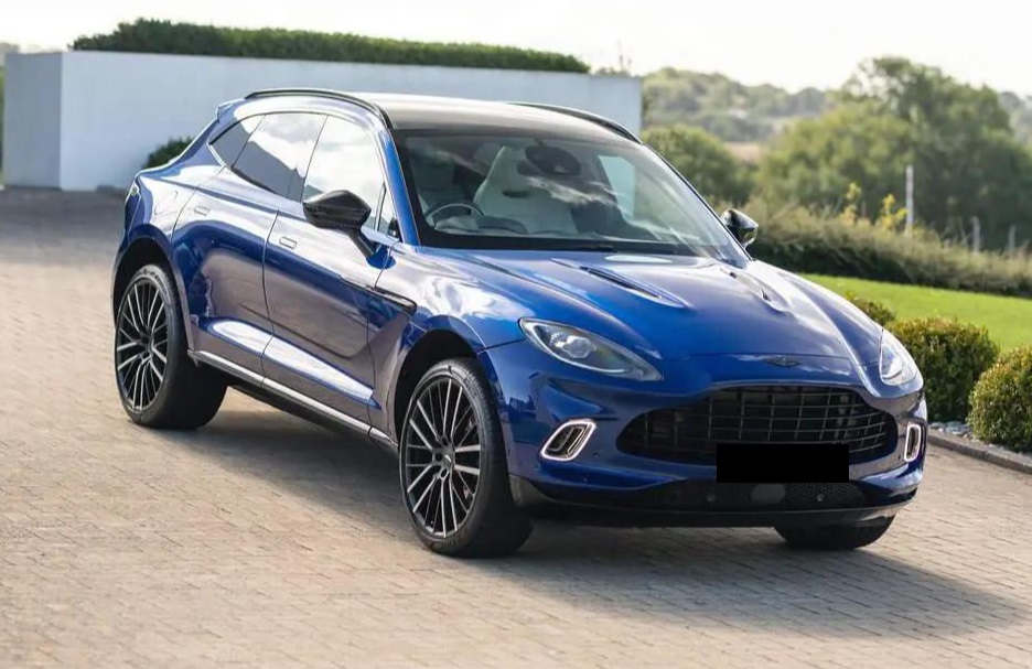 Aston Martin DBX 550 06/2023