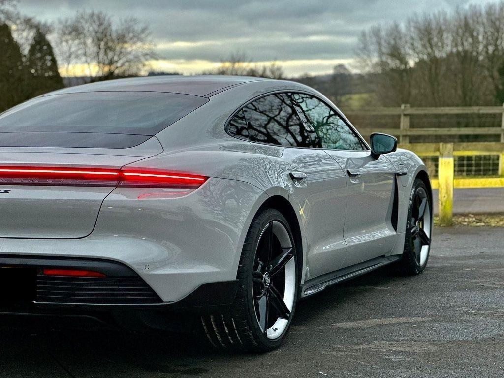 Porsche Taycan 11/2022