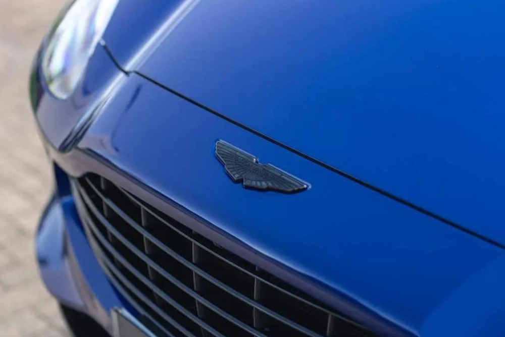 Aston Martin DBX 550 06/2023