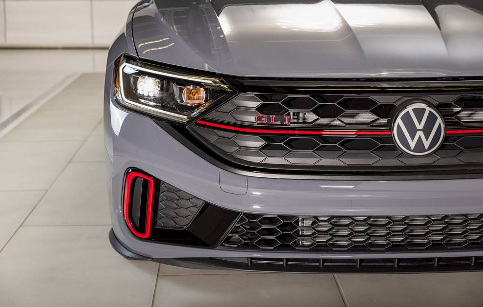 Volkswagen представил юбилейную версию седана Jetta GLI